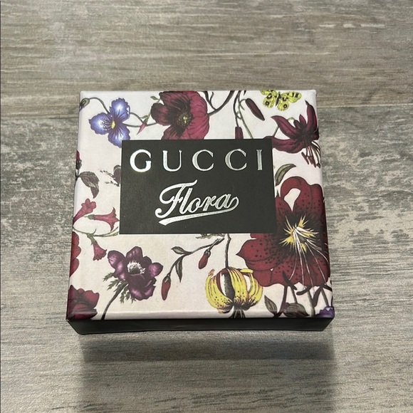 Gucci | Accessories | Bnib Gucci Flora Compact Mirror | Poshmark